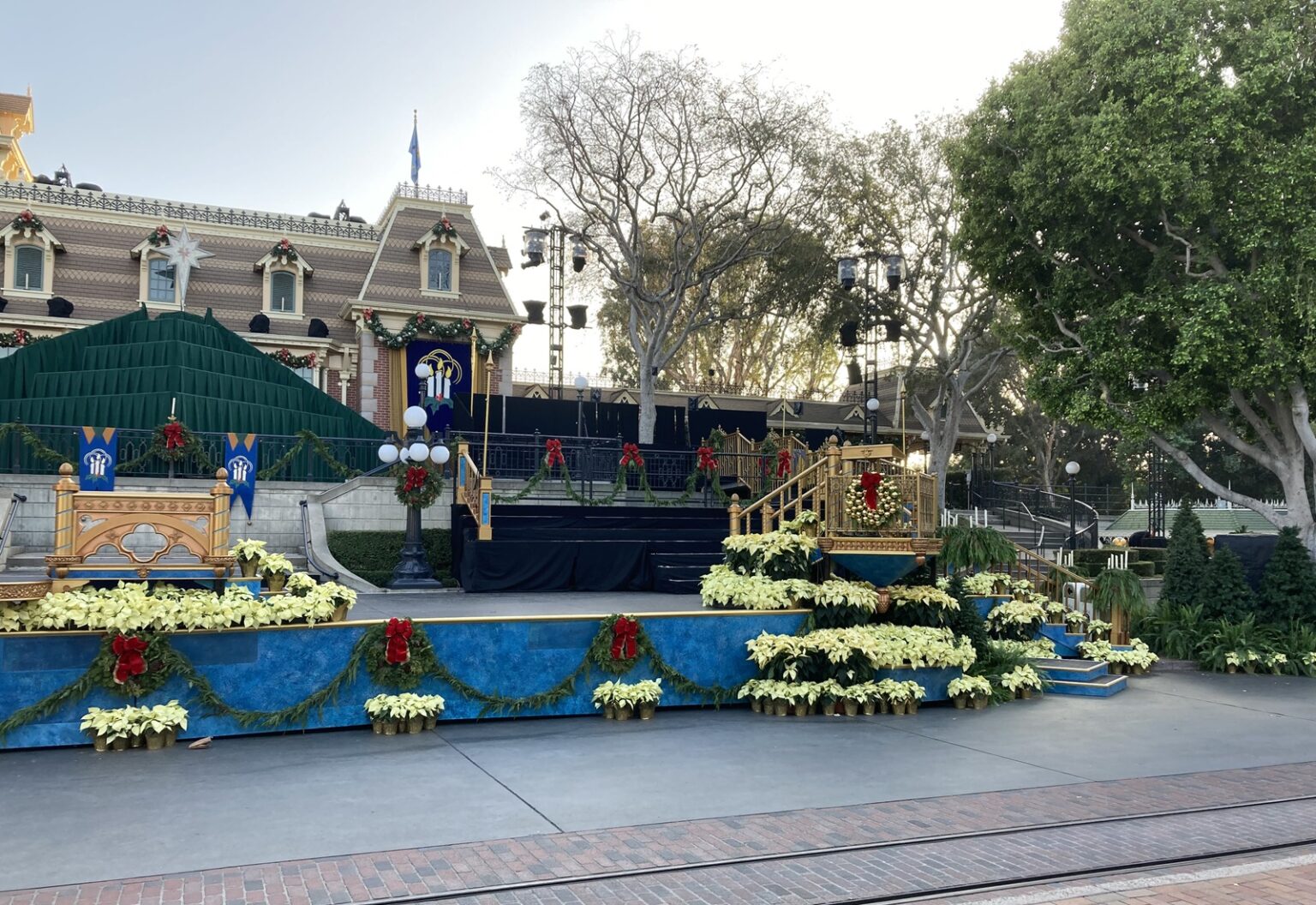Brie Larson Narrates this years' Disneyland Candlelight Processional ...