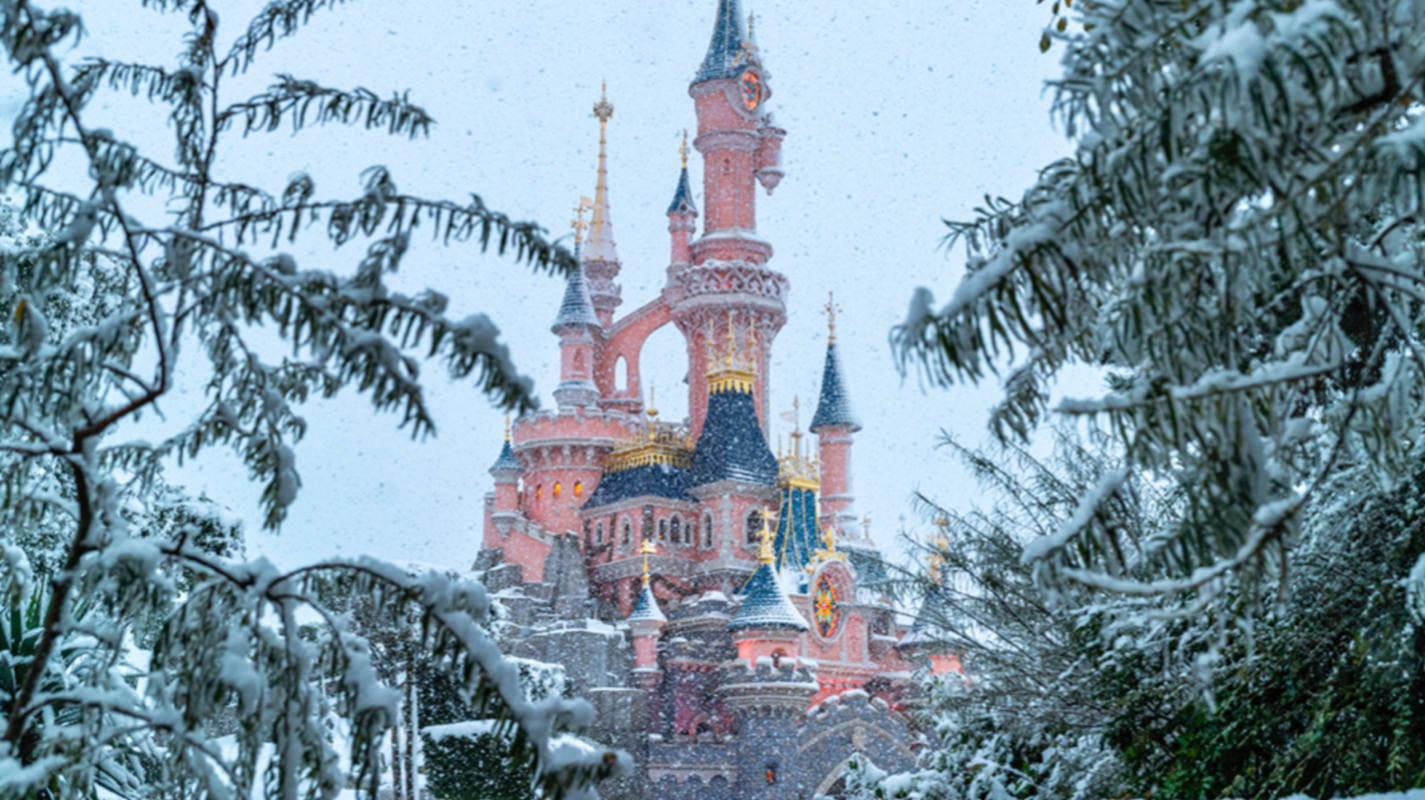 First Snowfall of the Season Arrives at Disneyland Paris | Disney ...