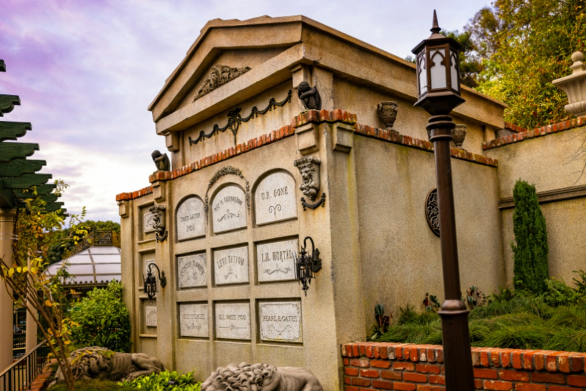 Haunted Mansion Expanded Queue & Grounds Now Open | Disney Mouseketeer